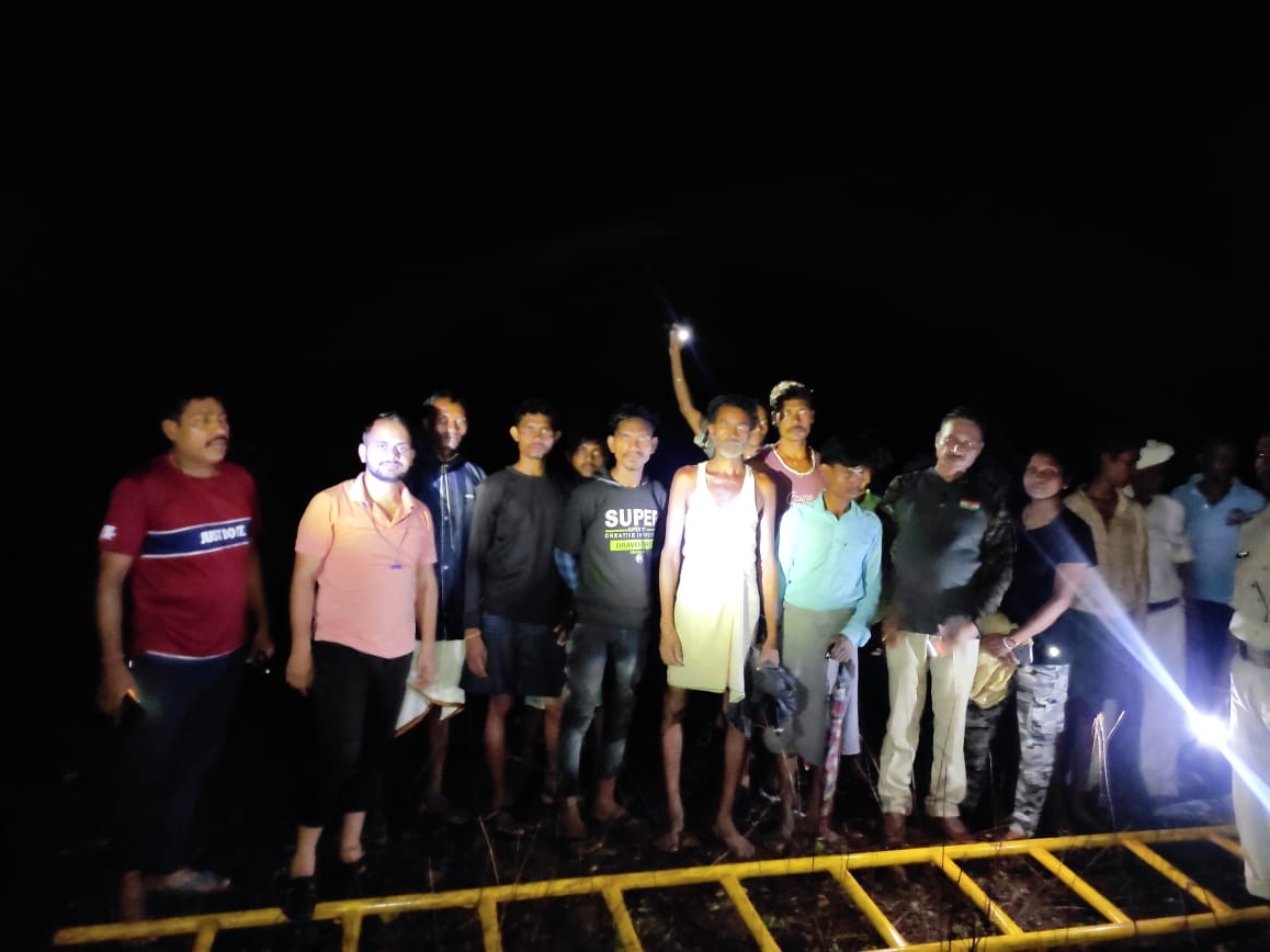 rescued with the help of people; rope, torch, ladder, bamboo | बाढ़ में ...