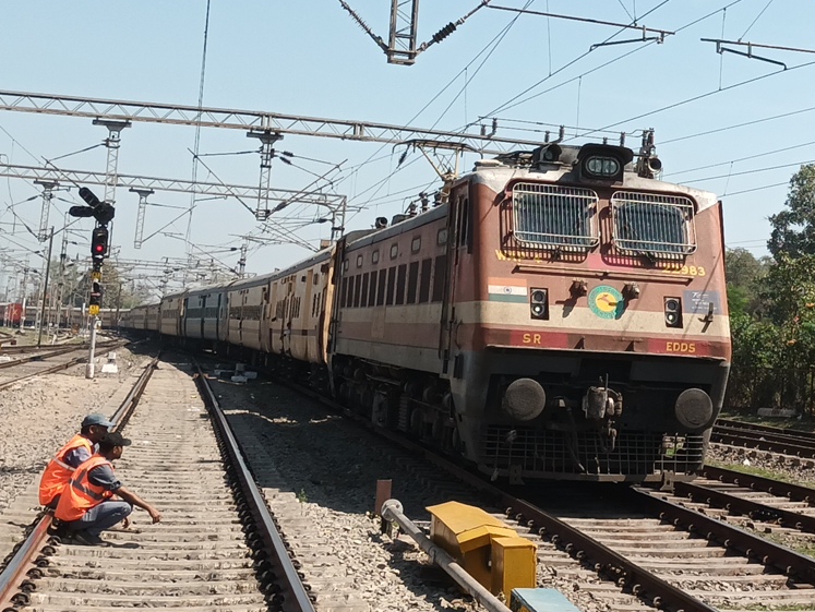 Train will reach Bhopal-Bina-Katni, decision taken due to soil erosion ...