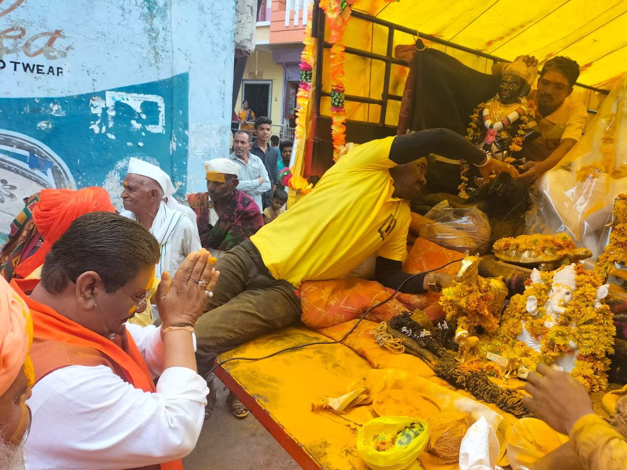 The statue of Badu Mama was installed after taking out a procession ...