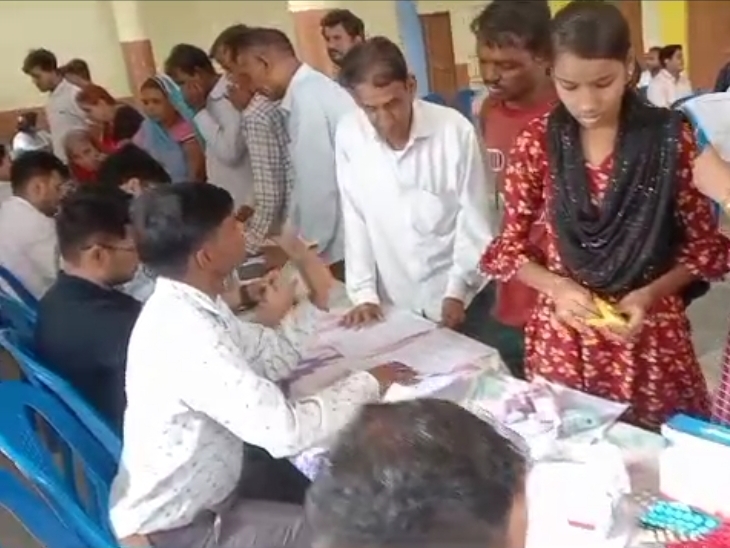 350 patients were tested in Kannod, doctors and social workers honored ...
