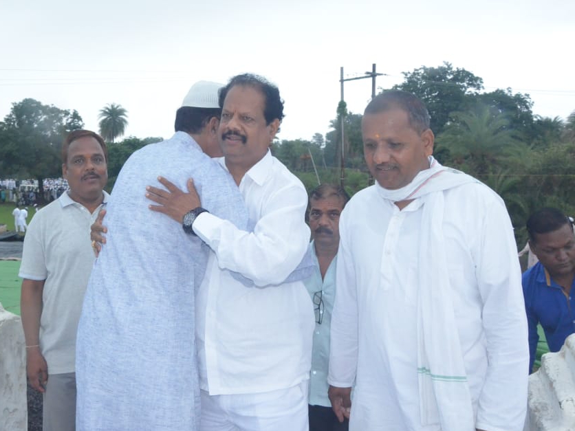 Hearty congratulations on Eid being given across the district | ईद-उल ...