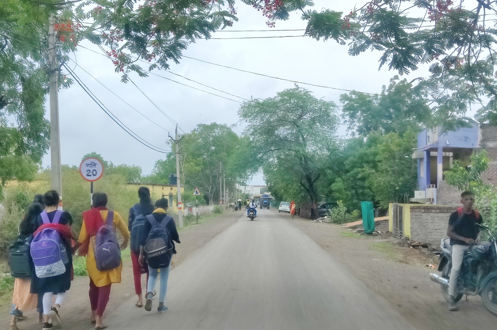 CM Rise School building to be built on Kasrawad-Bediya Marg and ...