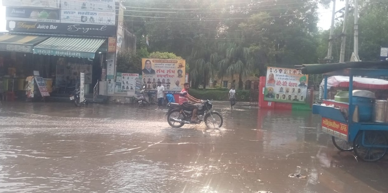 The first rain of monsoon brought relief, people were worried due to ...