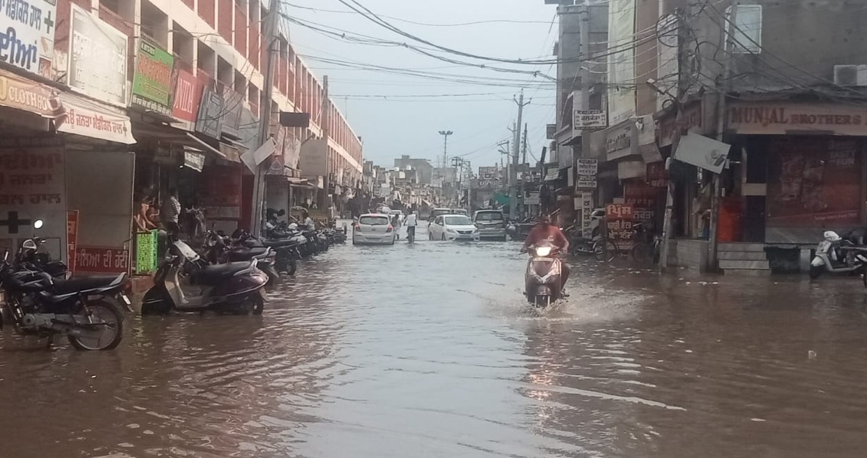 The first rain of monsoon brought relief, people were worried due to ...