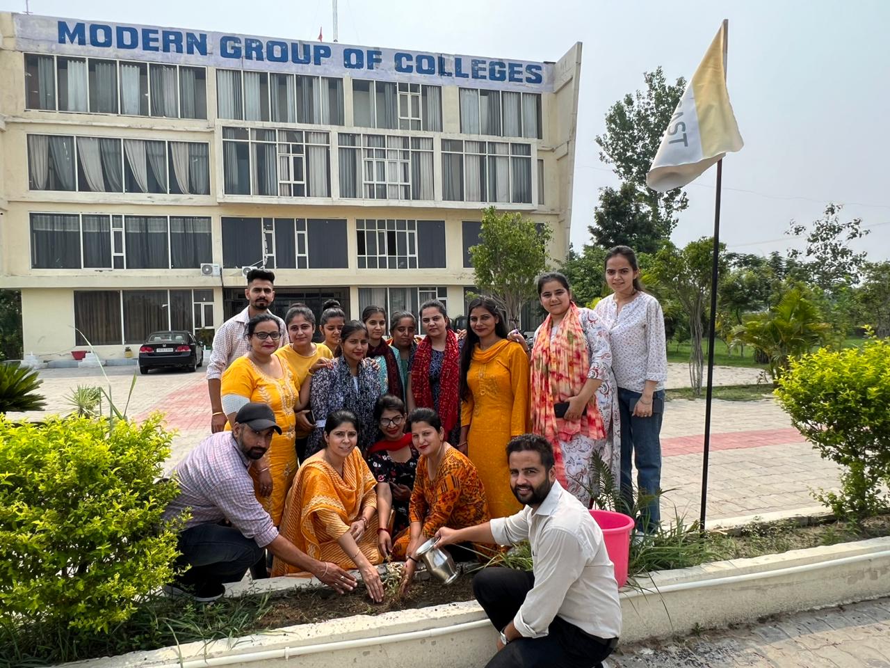 Modern Group of Colleges organized tree plantation | मॉडर्न ग्रुप ऑफ कॉलेजिस ने पौधरोपण का आयोजन ...
