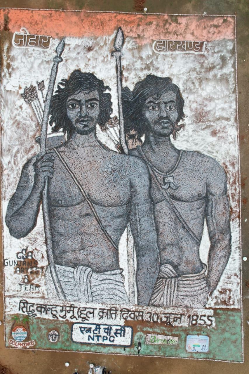 Team of 15 artists made portrait of Sido-Kanhu | 15 कलाकारों की टीम ने बनाई सिदो-कान्हू की ...