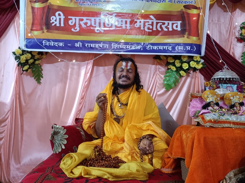 Devotees worshiped Mahant who came from Ayodhya, Maharaj told the glory ...