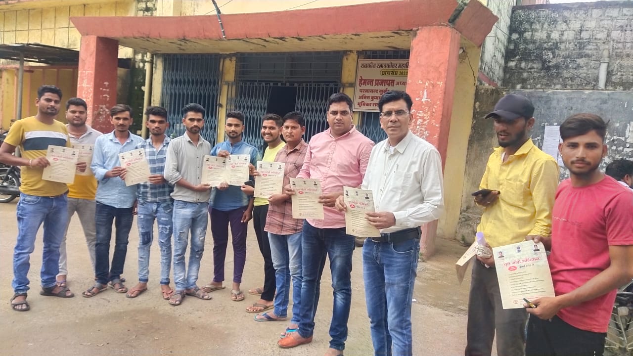 Youth Jodo campaign started in library in PG College | पीजी कॉलेज में ...