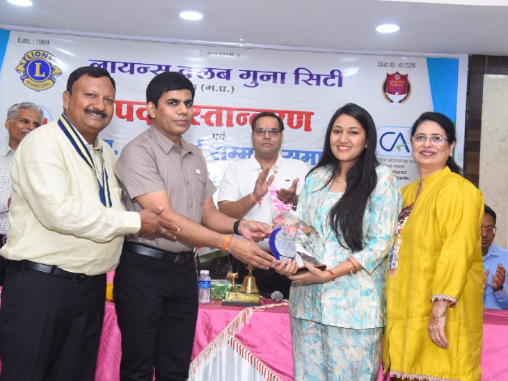 Doctors and CAs honored; Rajesh Singhal took over as the President ...