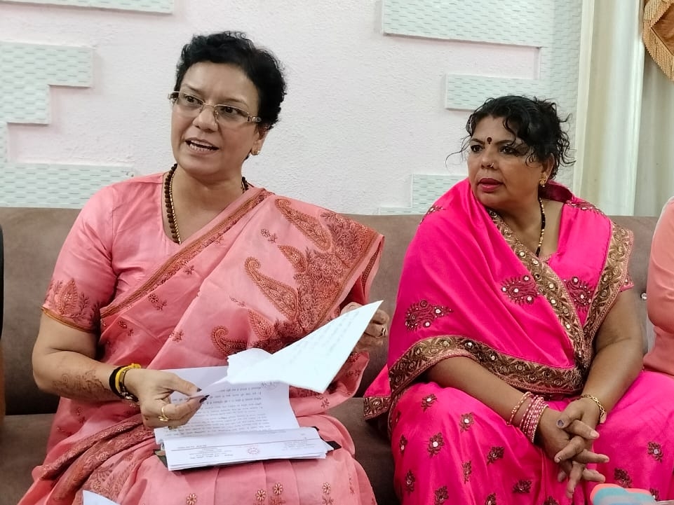 Gulabi gang commander Purnima Verma demanded | पूर्व मंत्री पर दर्ज हो ...