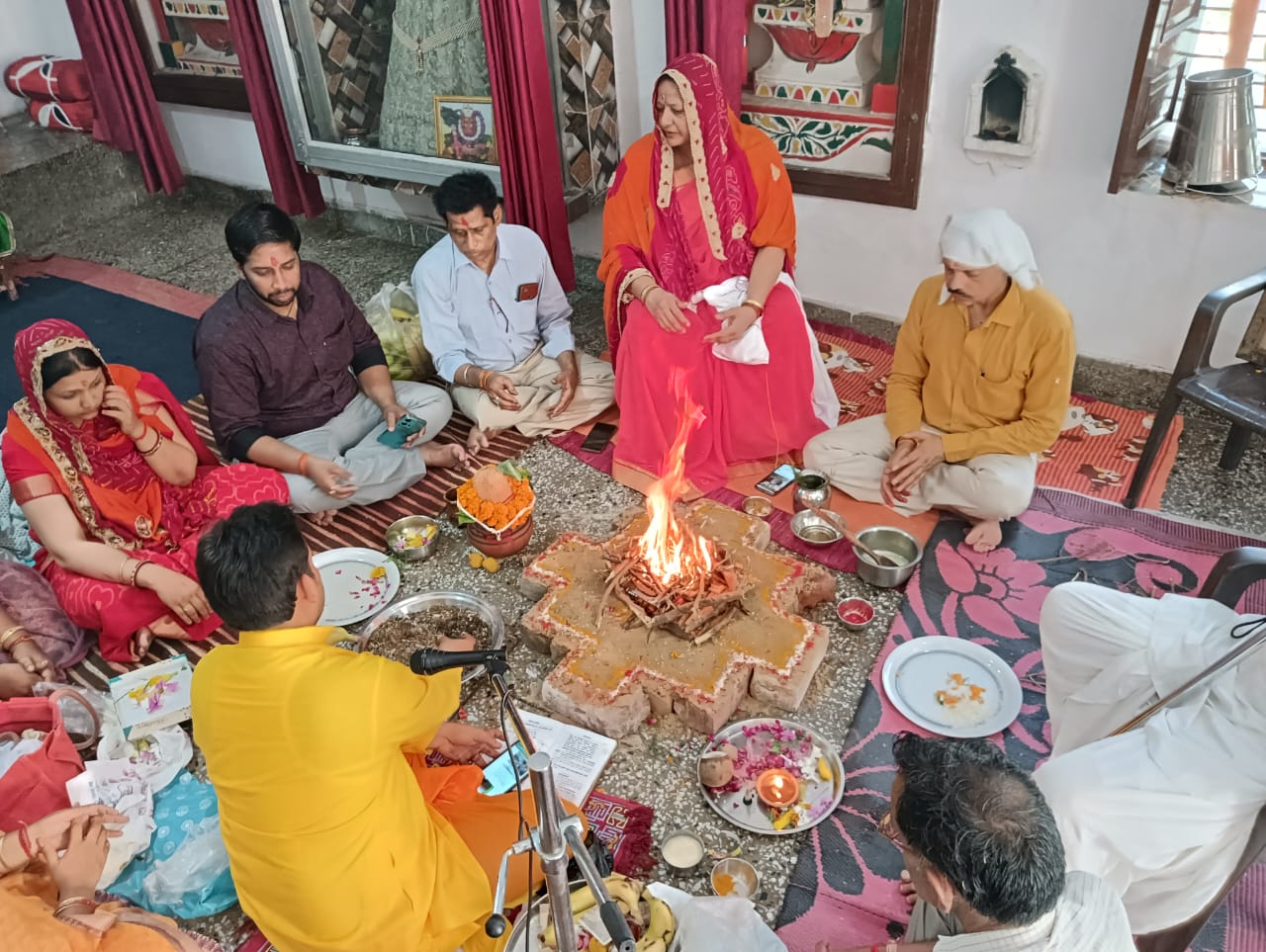 Havan-worship and Guru Puja organized on Guru Purnima in Shri Geeta ...