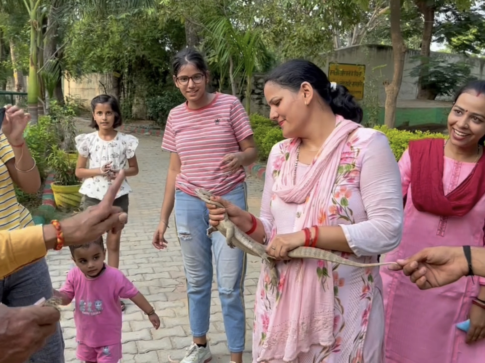 Goh Gabhera Animal Not Poisonous, Bhiwani Social Activist Sanjay Parmar Awaring Zoo Visiters ...