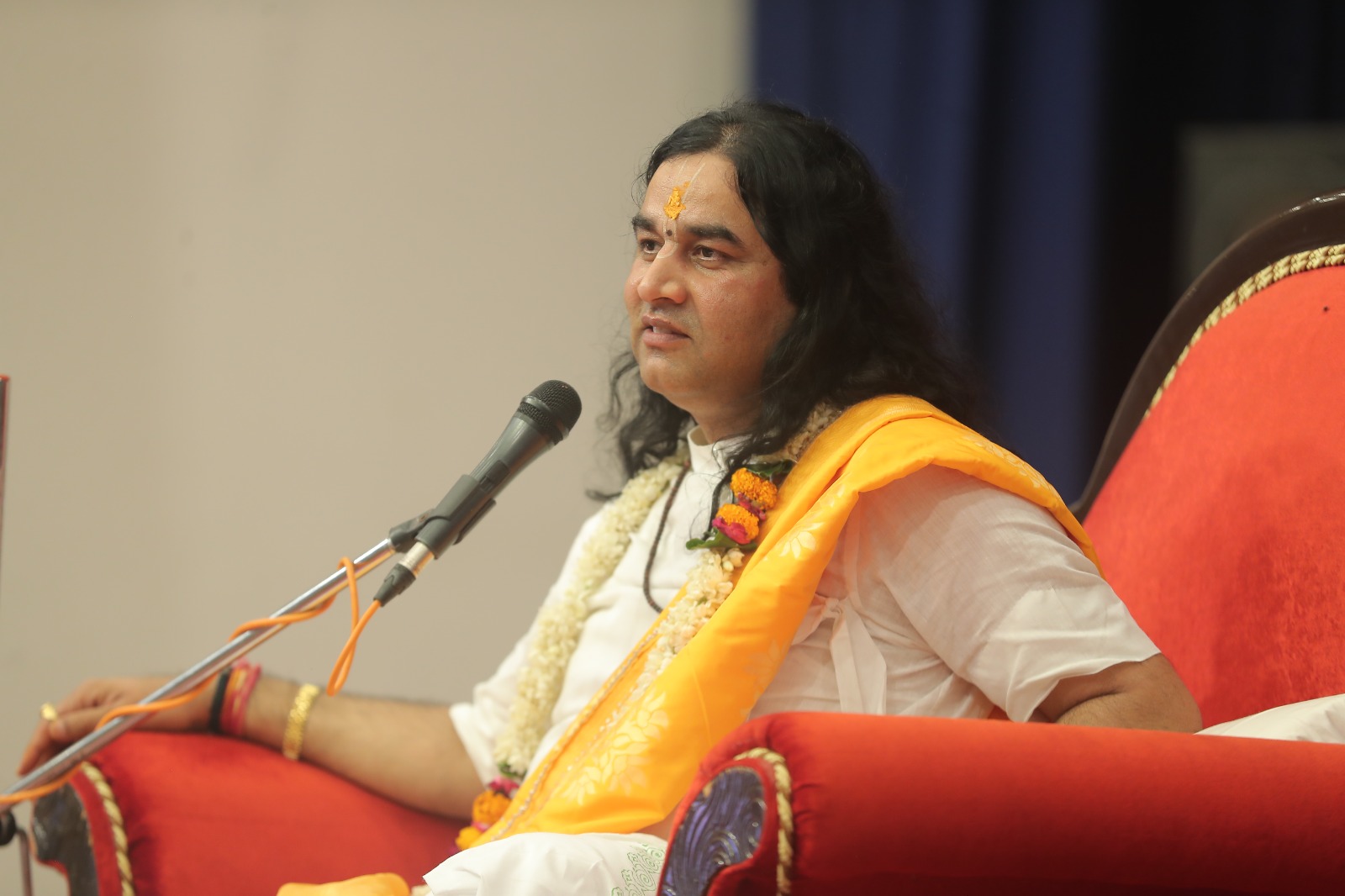 Devki Nandan Maharaj asked the disciples to take an oath that they will ...