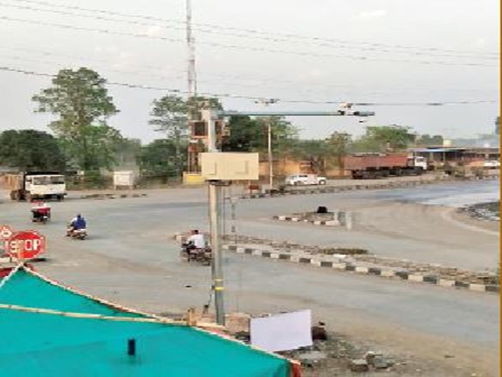 Like the intersections of the city, such cameras are installed in the ...