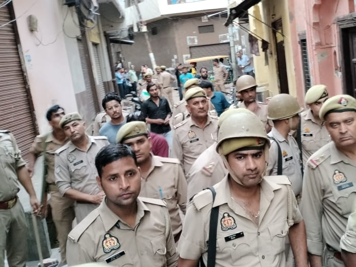 Hapur police took action, including outpost incharge, 4 constables line ...