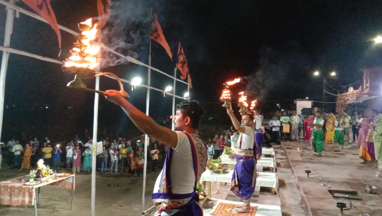 Falgu Maha Aarti held at Devghat on Ashada Purnima | आषाढ़ पूर्णिमा पर ...