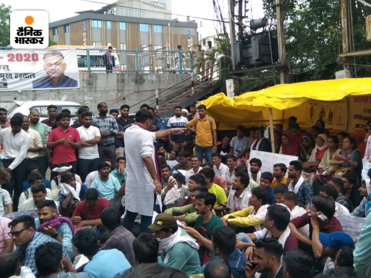 First gheraoed BJP office, then raised slogans outside DPI | चयनित ...