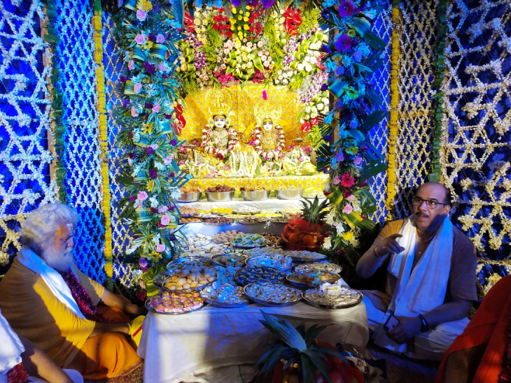 Deities of Lord Sitaram adorned with divine clothes and ornaments ...