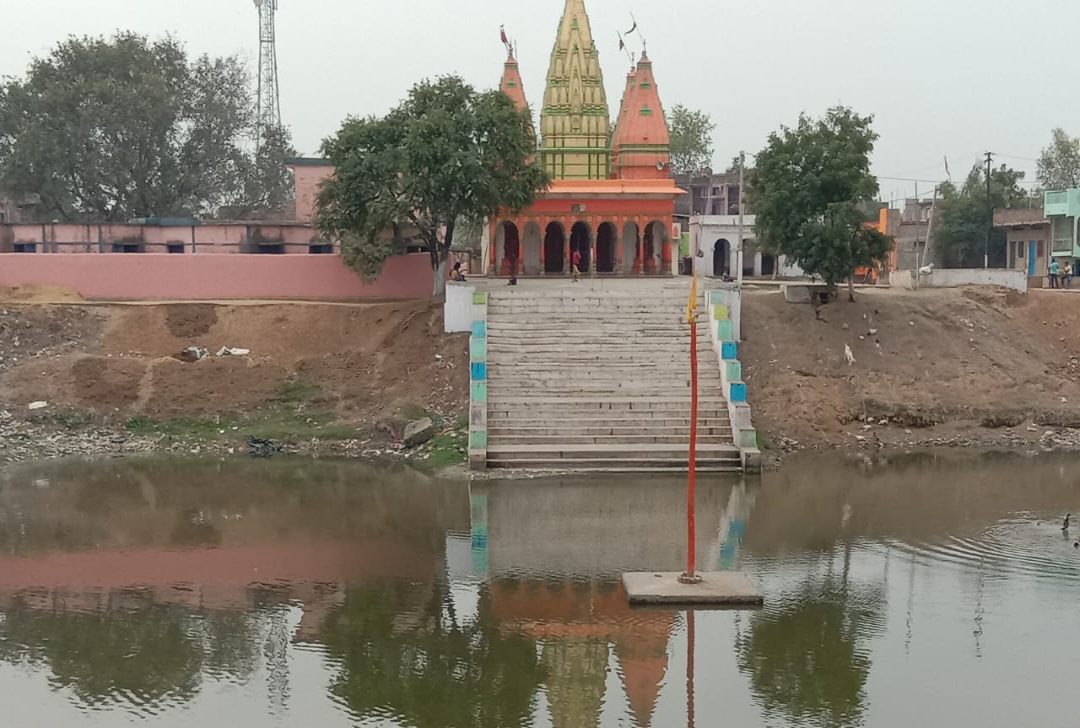 Raghunathpur's Panchdev temple and Tulsi place have huge crowd in Savan | रघुनाथपुर का पंचदेव ...