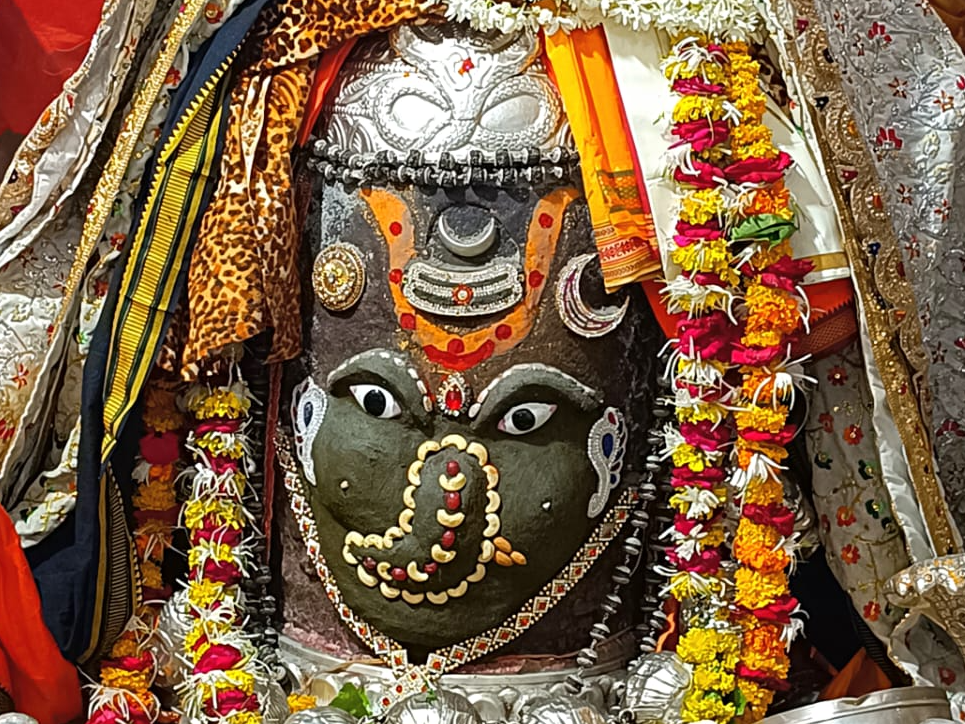 Shringar in Ganesha form by offering Tripund Chandra of Lord Mahakal ...