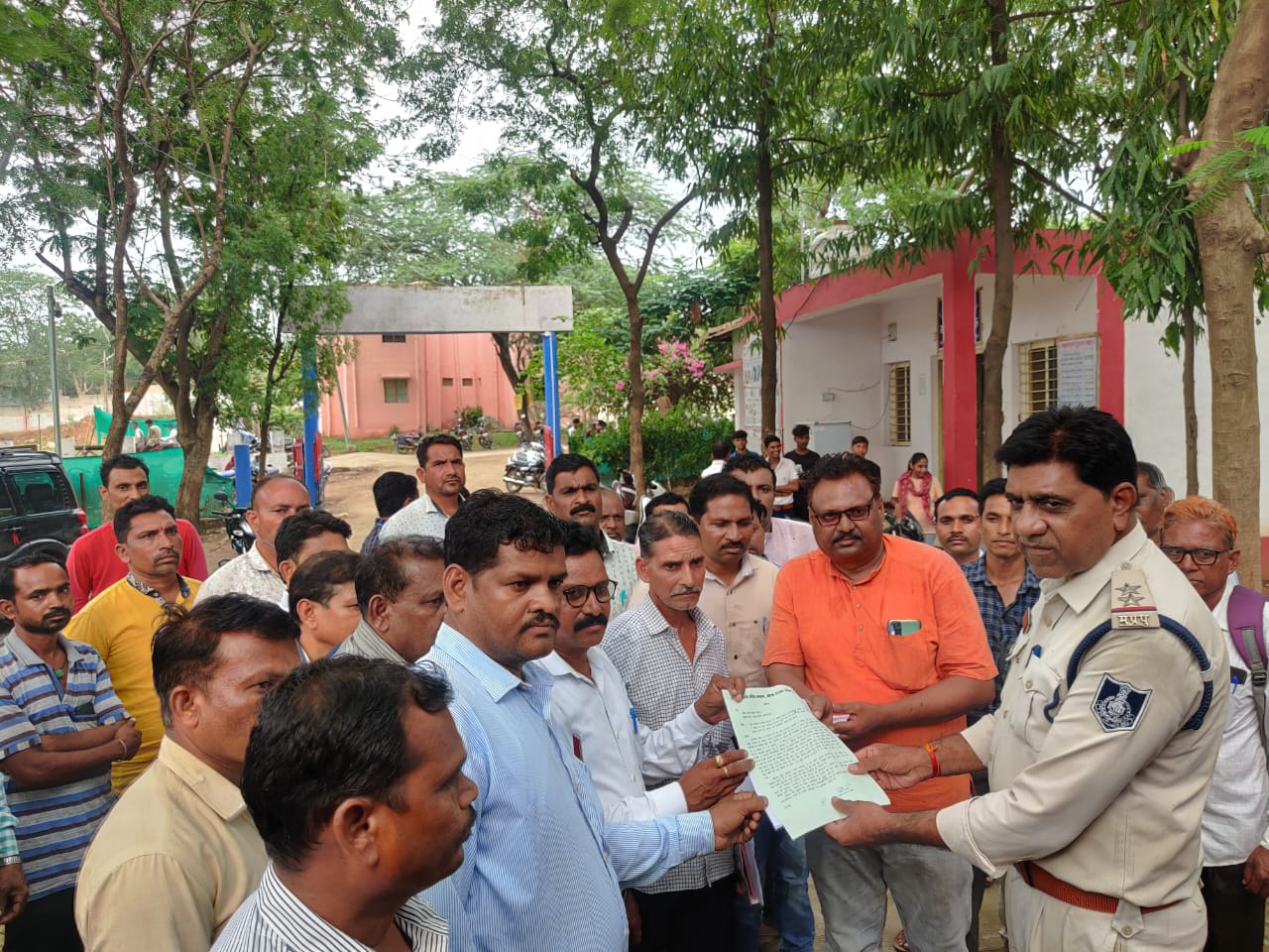 MP Panchayat Secretary Sangathan Block Jobat gave memorandum in the ...