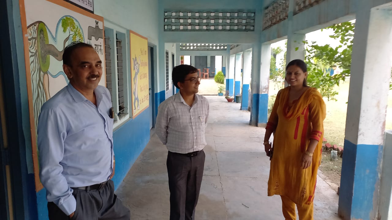 DDPO Rajan Singla inspected the booths of village Hangola | डीडीपीओ ...