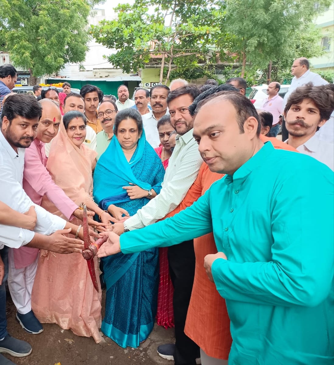 In Mukherjee Nagar, the MLA did Bhumi Pujan for the construction of CC Road