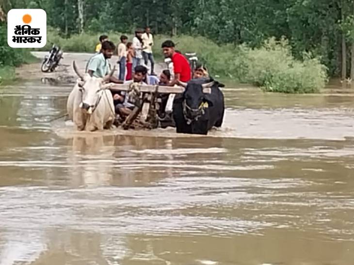 Dhela river water flowing over Moradabad-Kashipur link road; Flood like ...