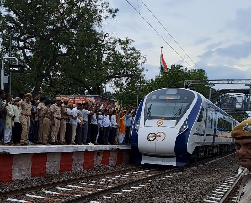 Vande Bharat train timings changed, 14 trains rescheduled | वंदे भारत ट्रेन कल से होगी शुरू ...