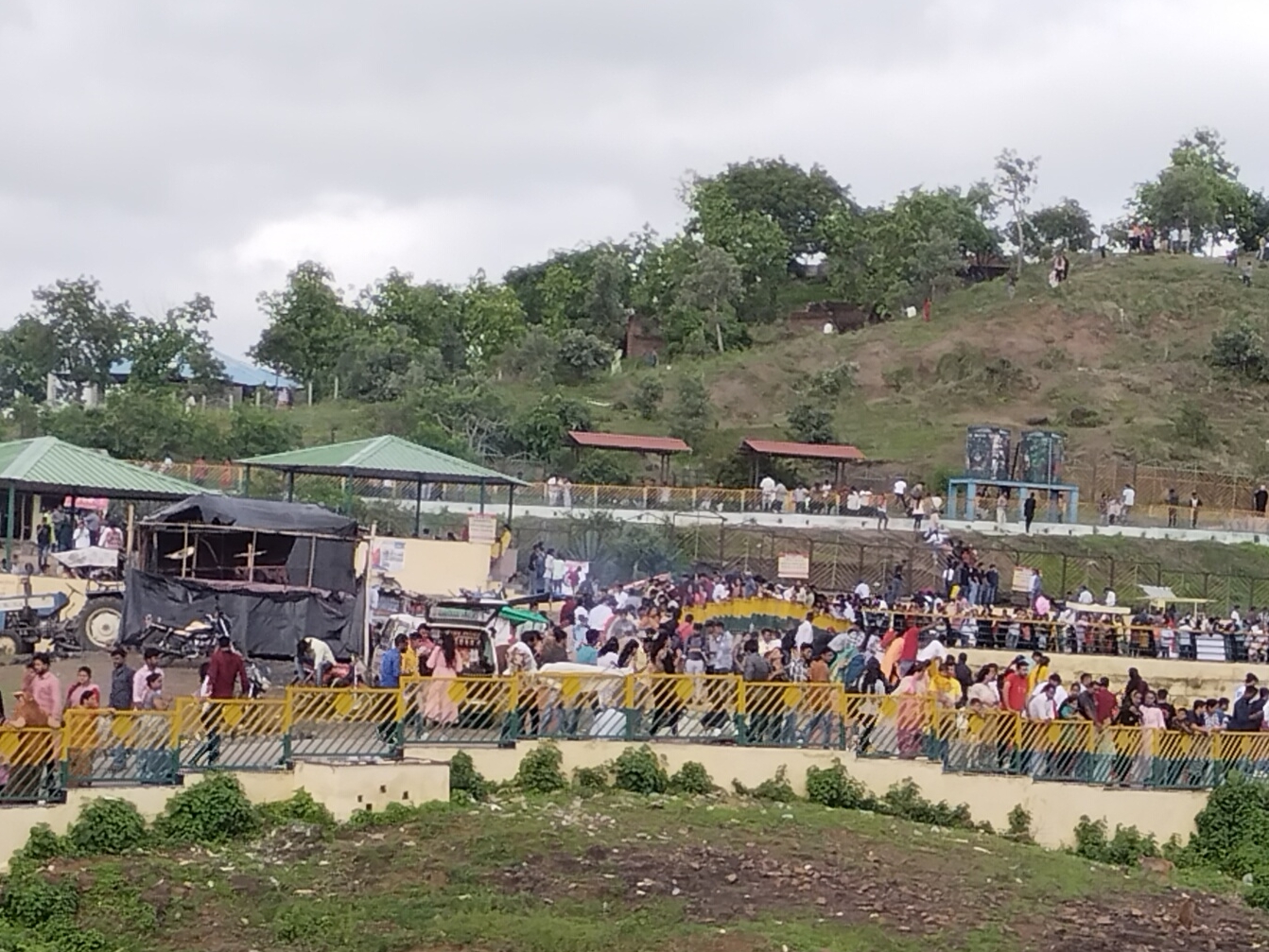 Thousands of tourists arrived, SDRF force also deployed in Patalpani ...