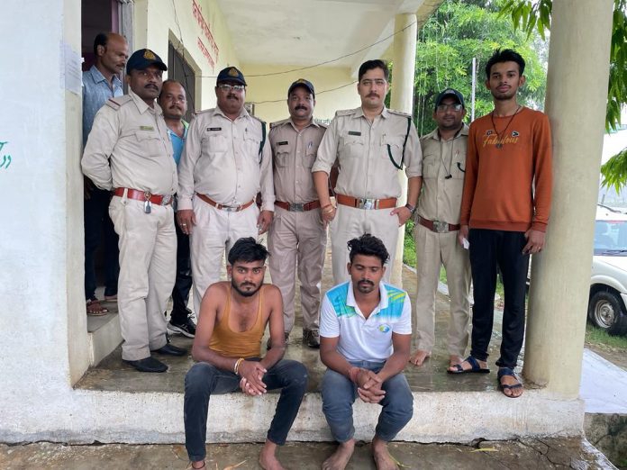 The Forest Department chased the van and caught it; two accused ...