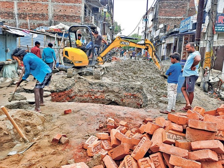 Kanwariya path is fine but after Jalabhishek, it is a challenge to pass ...