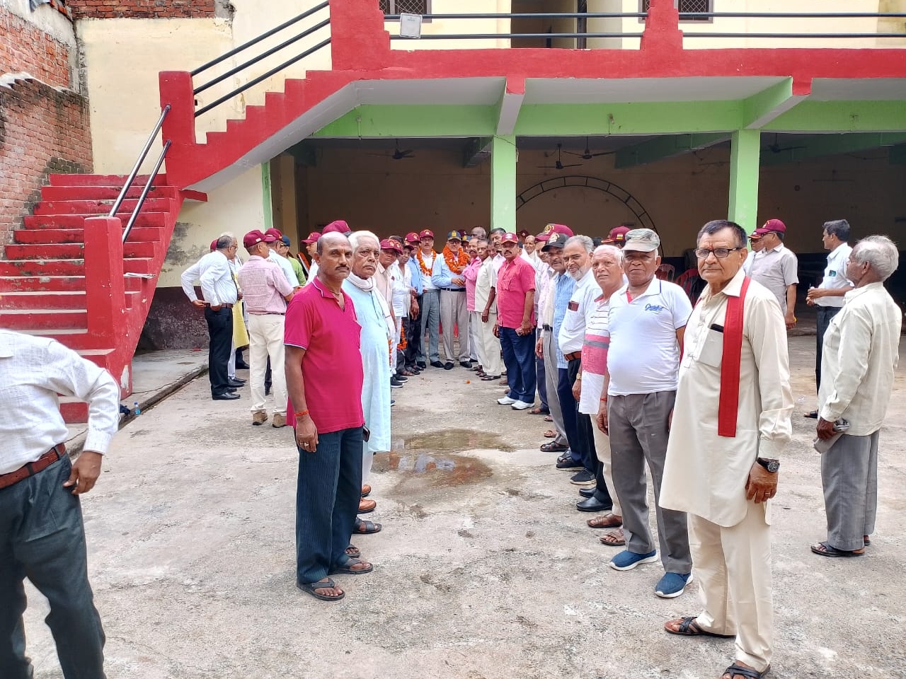 Captain Nirbhay Singh Gurjar District President and Major Gajendra ...