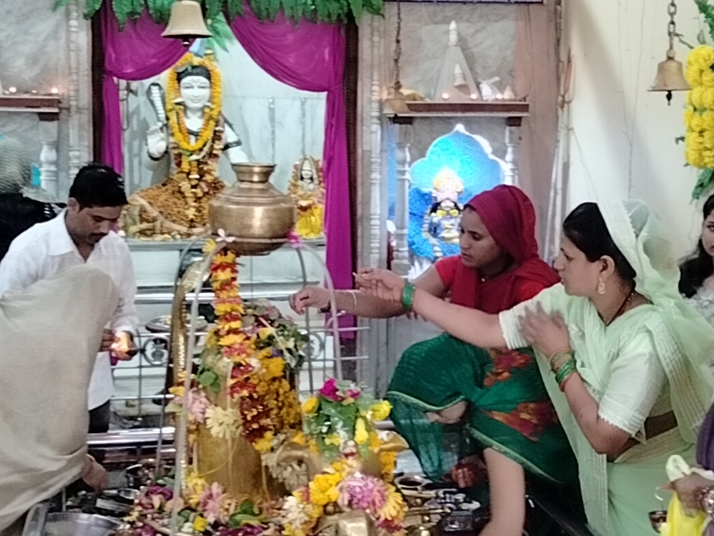 Shiva temple echoed with the cheers of Har Har Mahadev, Someshwar Dham and Neelkantheshwar ...