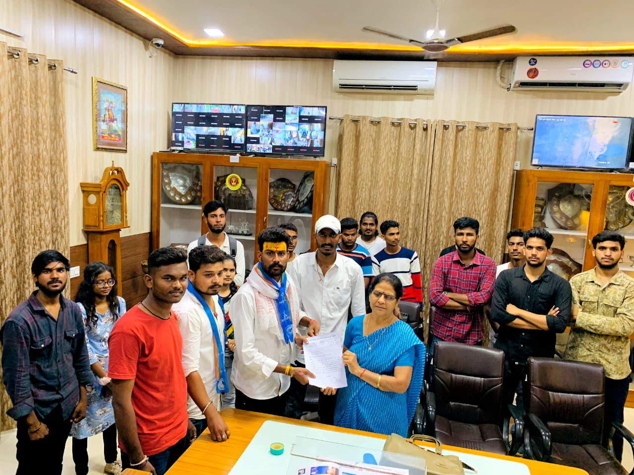 Student leaders handed over memorandum to SPCGCA principal, said ...