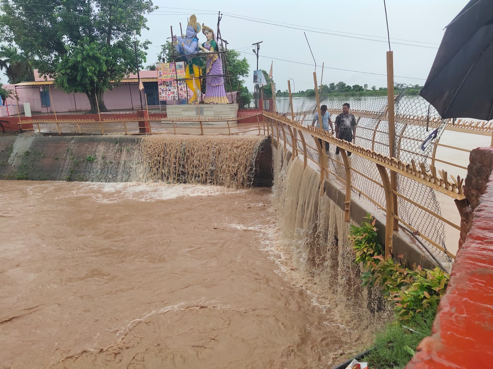 Markanda's scale broken in bluff, water falling in Narwana branch canal ...