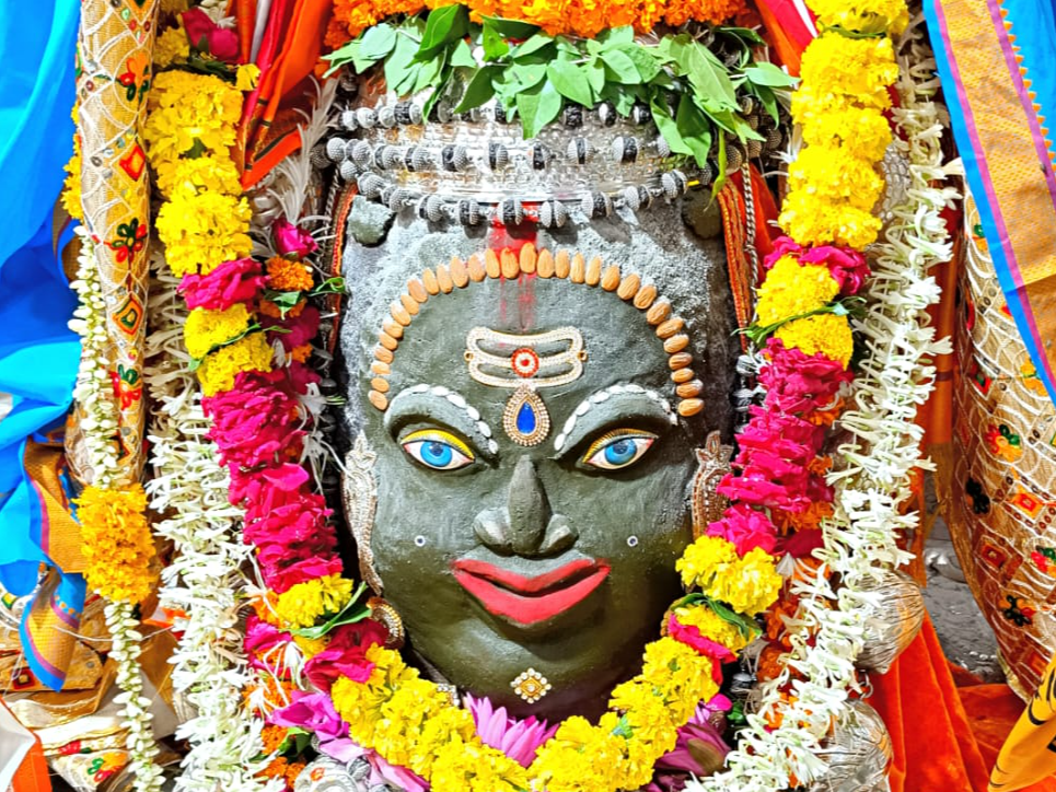 Divine makeup of Baba Mahakal with hemp sandalwood dryfruits in the ...