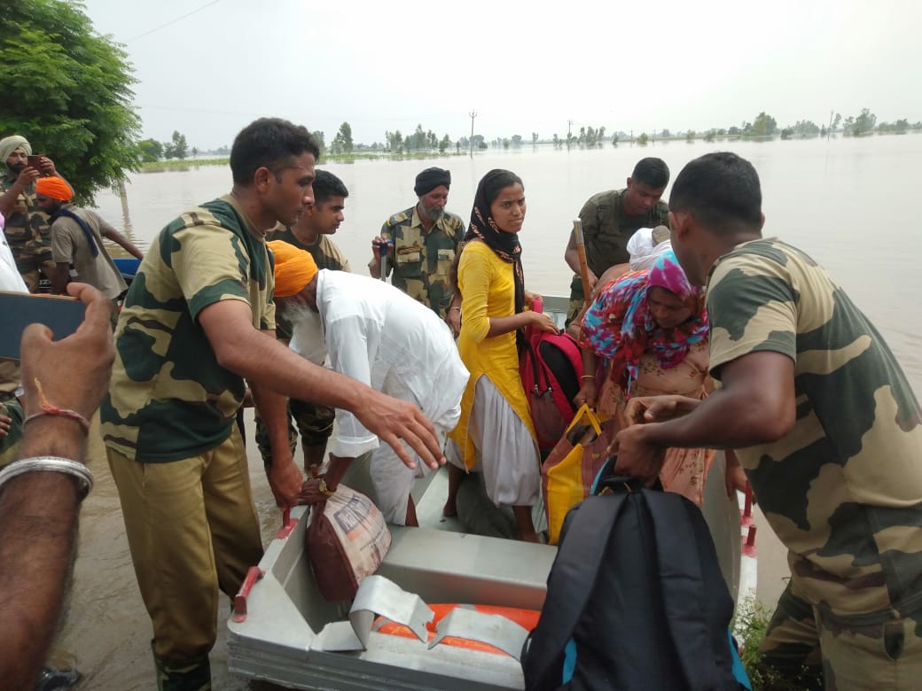 Firozpur Flood Affected Villages People Rescue Operation, BSF Soldiers ...