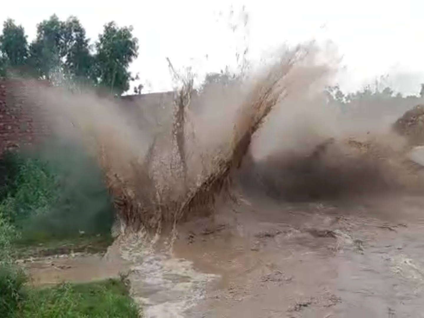 Nakta river showed its roaring form, water entered the populated area ...