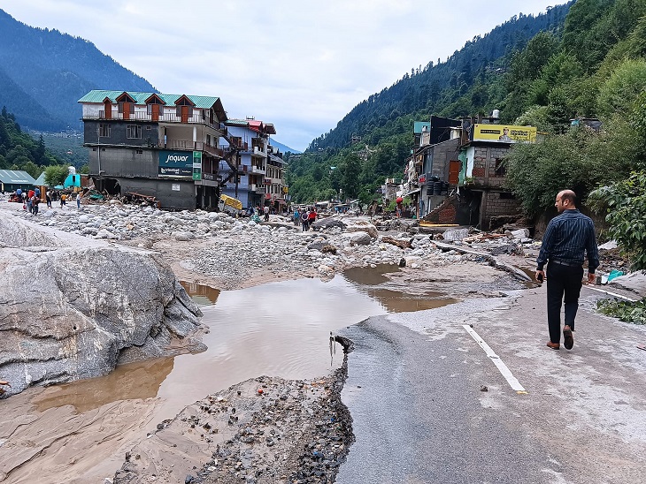 Manali Flood Situation Photos Update; Manali Kullu Rainfall | Monsoon ...