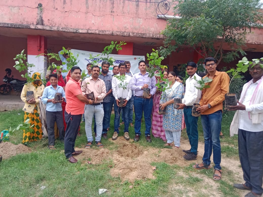 Plantation done by giving the message of cleanliness | इंडियन ऑयल का ...