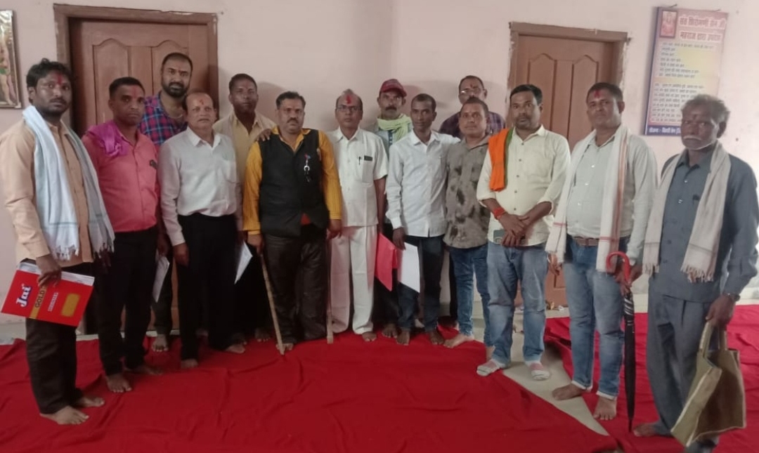 Appointment: District office bearers of Sarva Sen Nai Samaj took oath ...