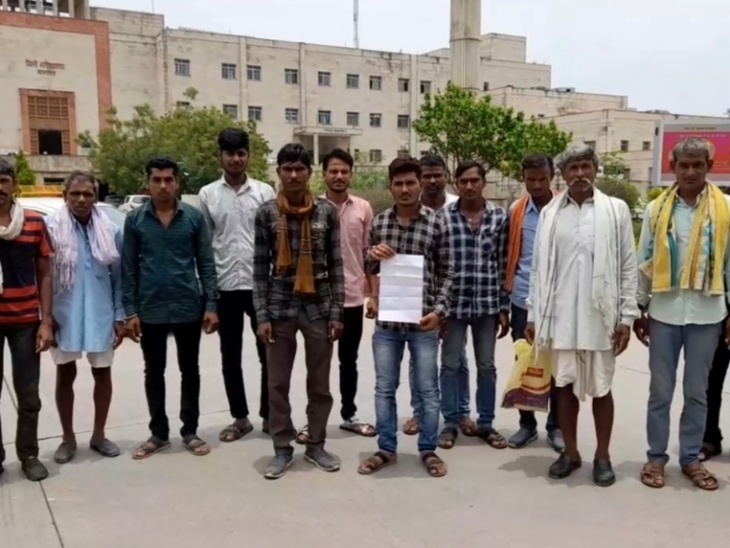 Villagers demonstrated in mini secretariat | चारागाह भूमि से अतिक्रमण ...