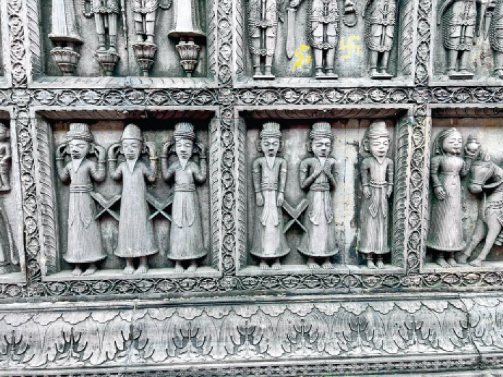 Statues of 5 Muslim Pirs from Mecca in Hindu temple, Quran in hand ...