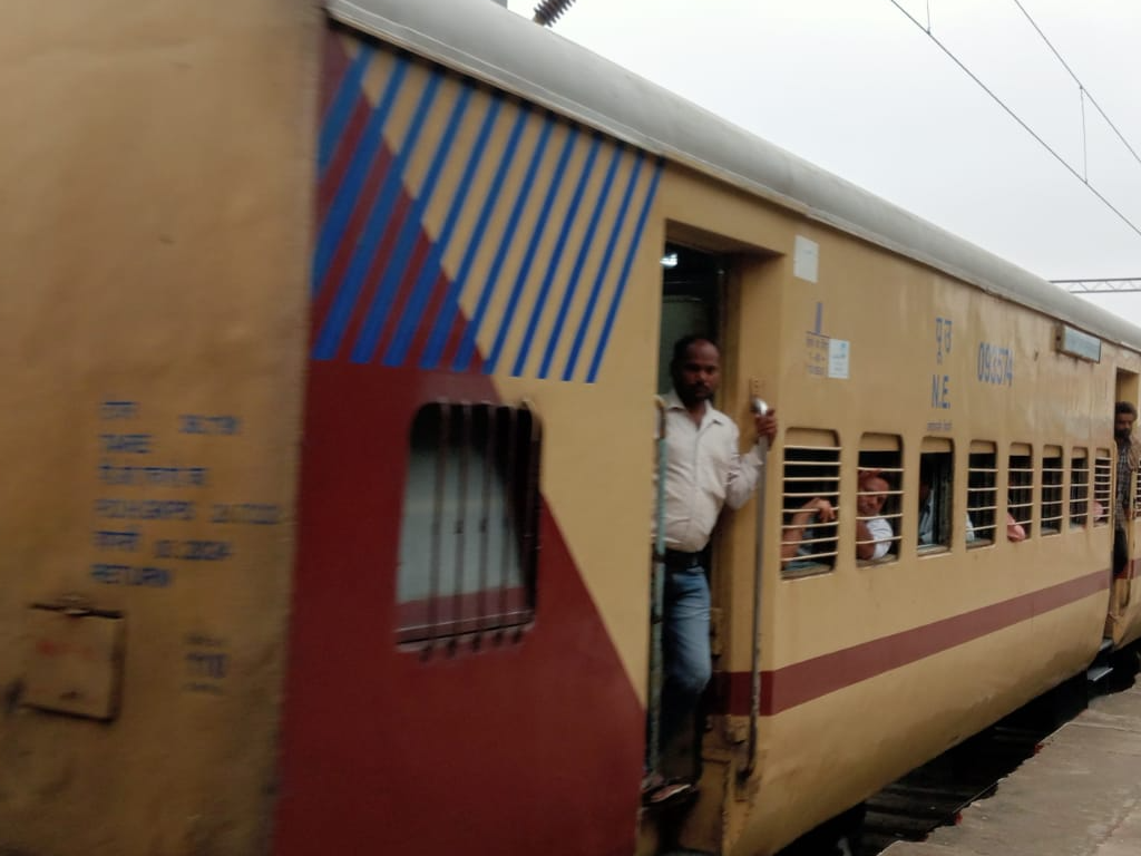 Northeast Railway issues order on disruption of rail track at many ...