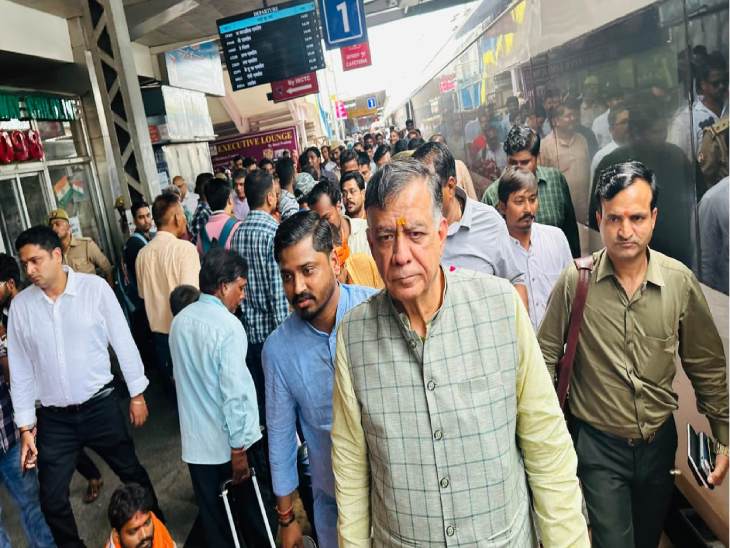 Legislative Assembly Speaker Satish Mahana left from Varanasi by train ...