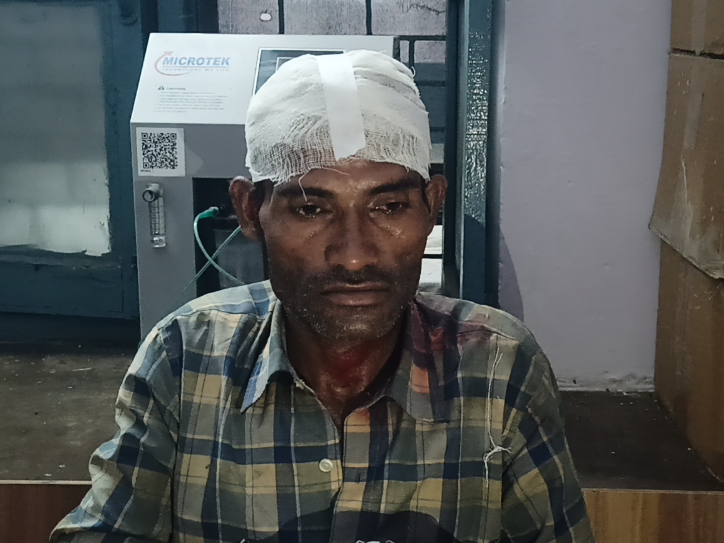 The goons brutally beat the Bagh Swami and the young man who came to ...