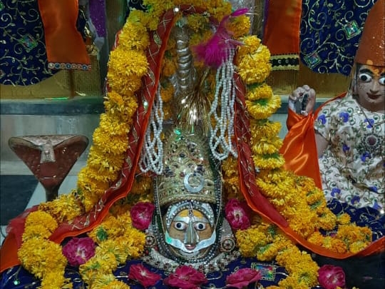 Shiva devotees worshiped in the oldest temple of Badi Sadri | सावन की ...