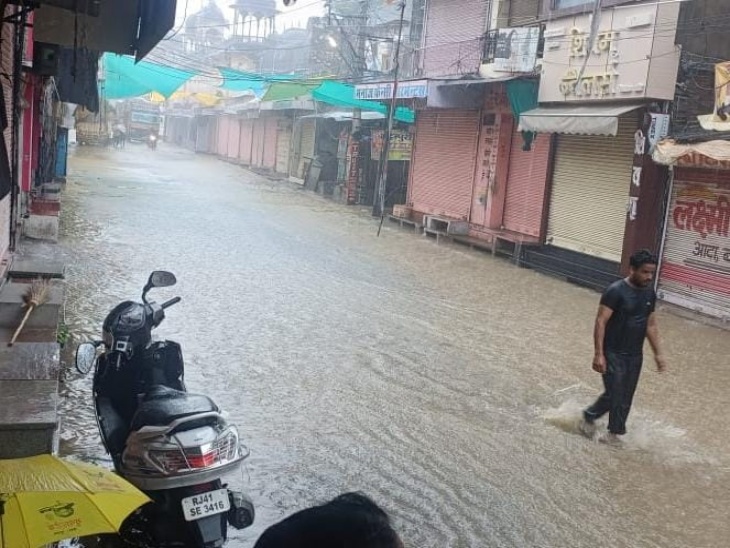 Water filled on the roads after heavy rains in Chomu | चौमूं में तेज ...