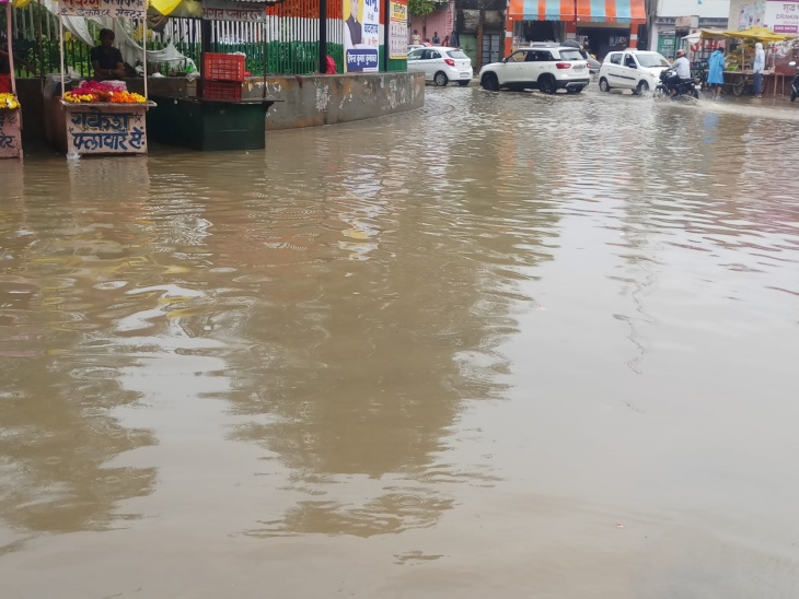 Water filled on the roads after heavy rains in Chomu | चौमूं में तेज ...